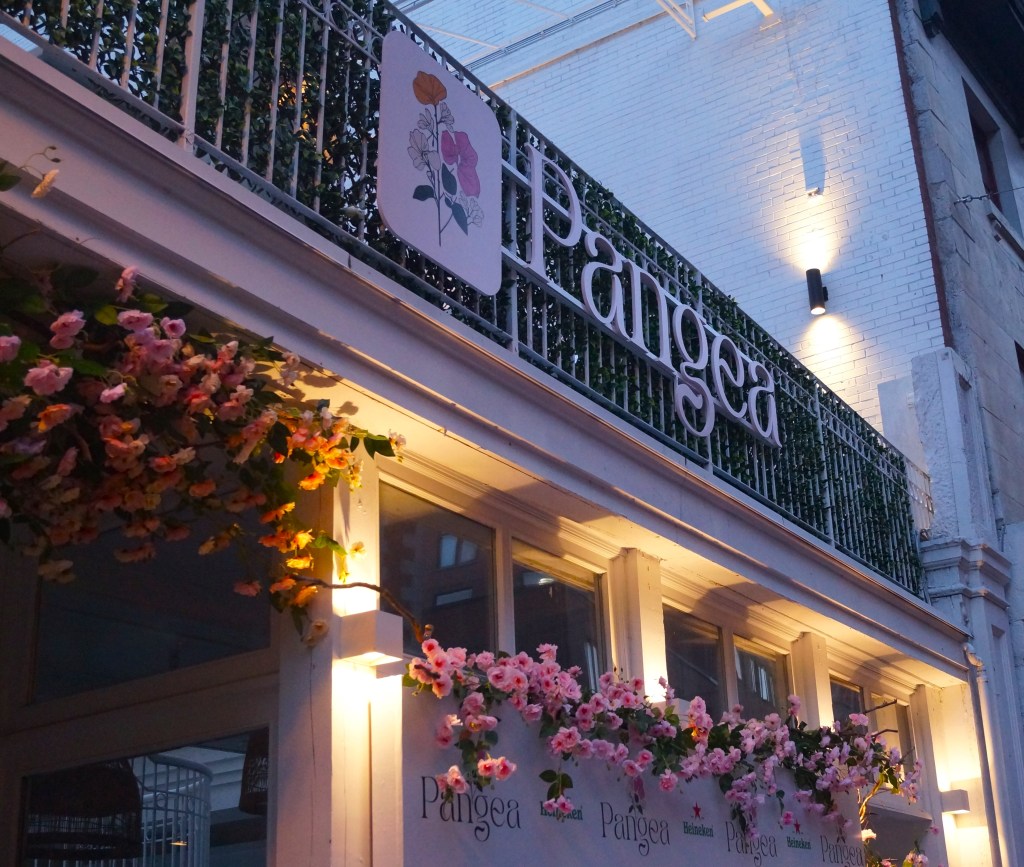 Le Pangea, une ouverture grandiose